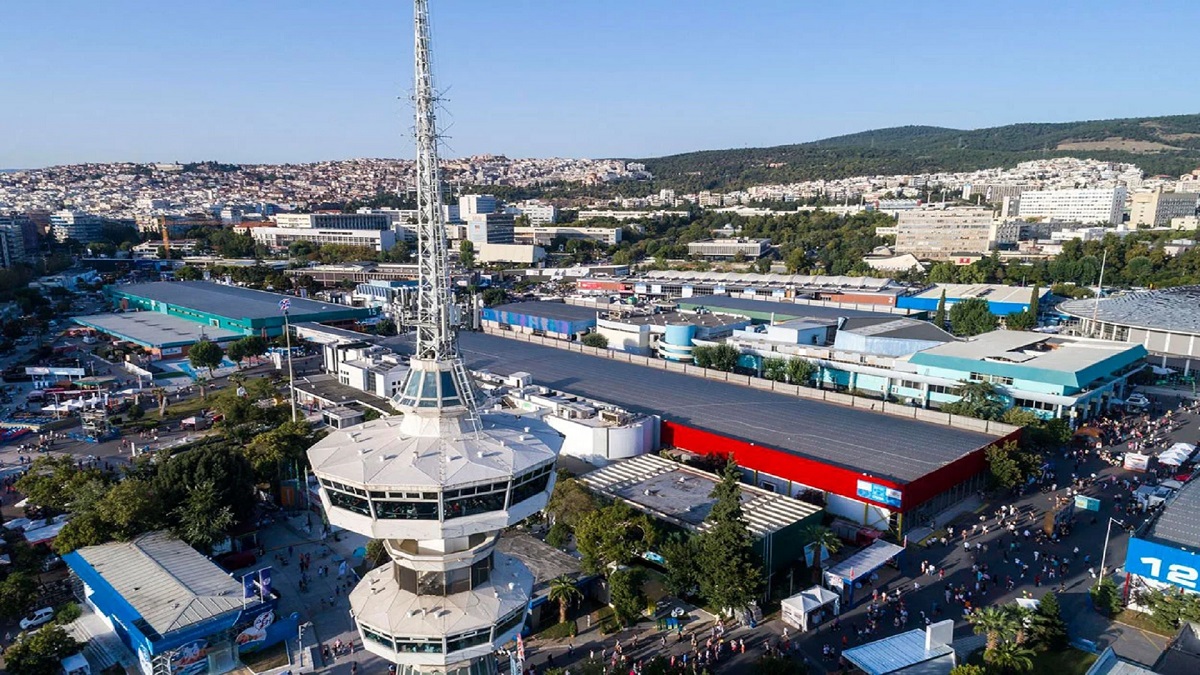 Στις εγκαταστάσεις της ΔΕΘ τα δύο μεγαλύτερα εμβολιαστικά κέντρα της ...