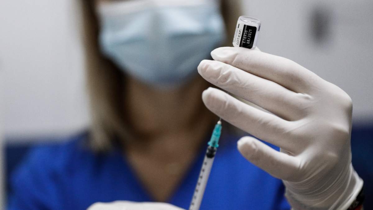Ο εμβολιασμός δεν μπορεί να γίνει υποχρεωτικός γιατί «τα εμβόλια δεν ...