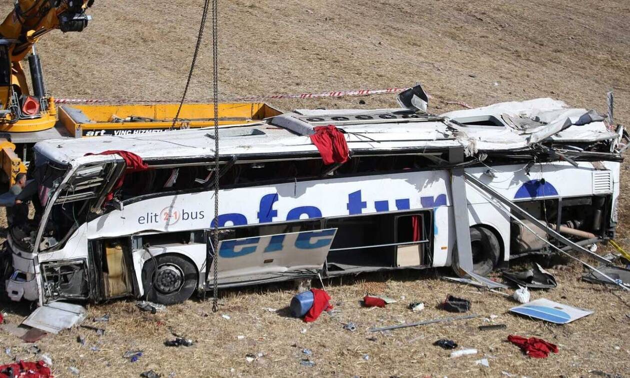 Τροχαίο πριν από γάμο με 8 νεκρούς και 10 τραυματίες | RealOraiokastro