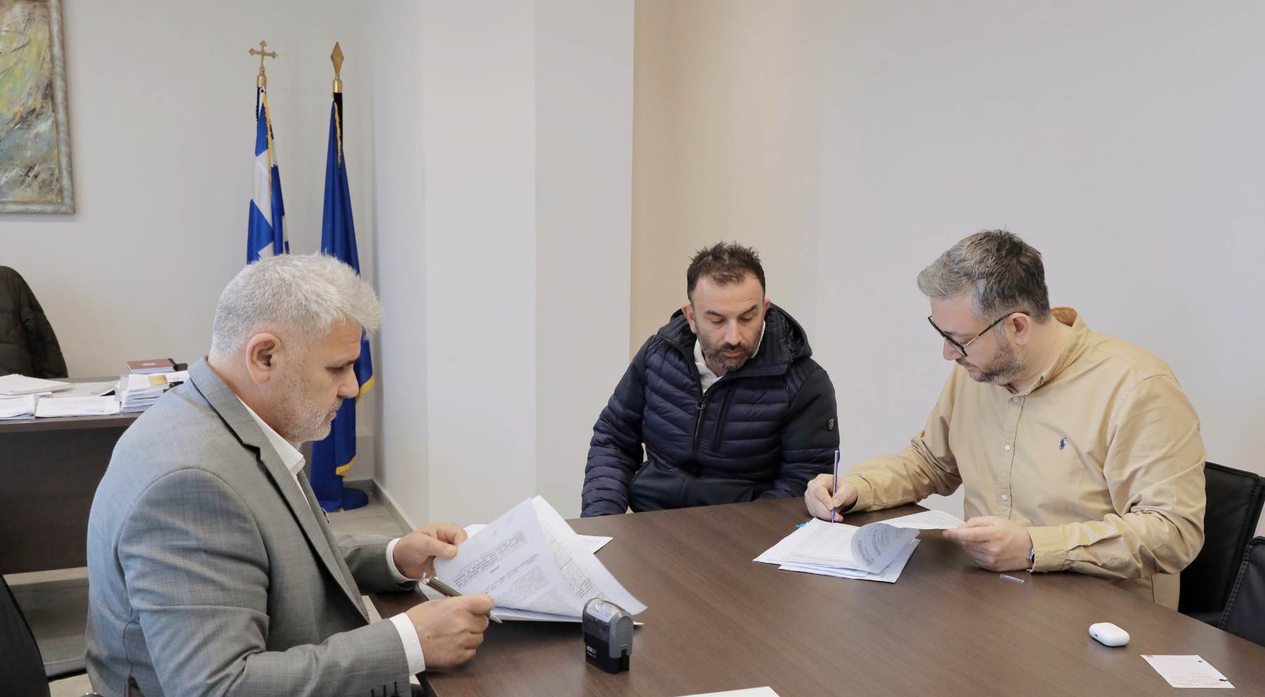 Δ. Ωραιοκάστρου: Υπογράφηκε η σύμβαση για την ανάπλαση της λεγόμενης ...